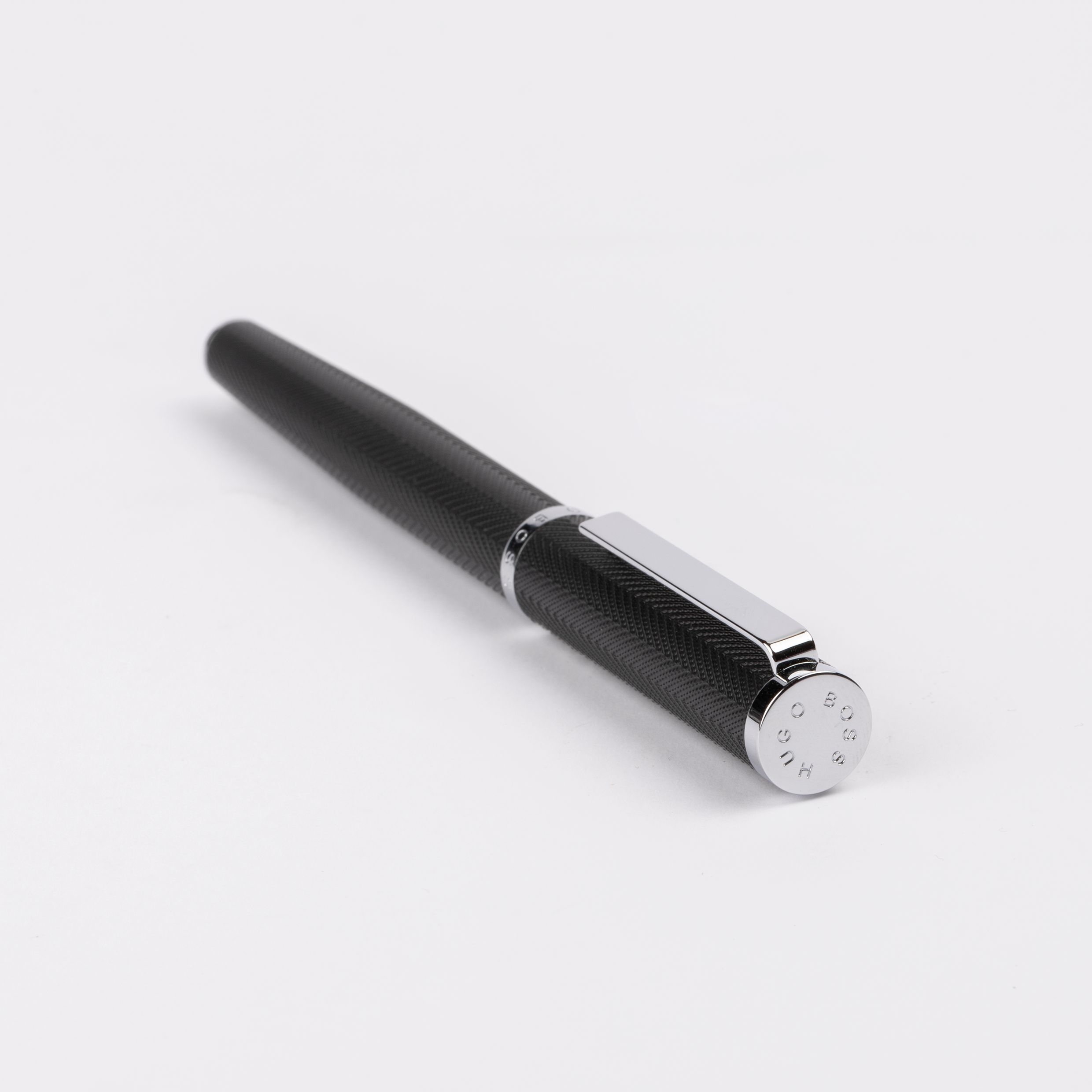 Hugo Boss Formation Herringbone Chrome Fountain pen - Vulpen / Fountain ...