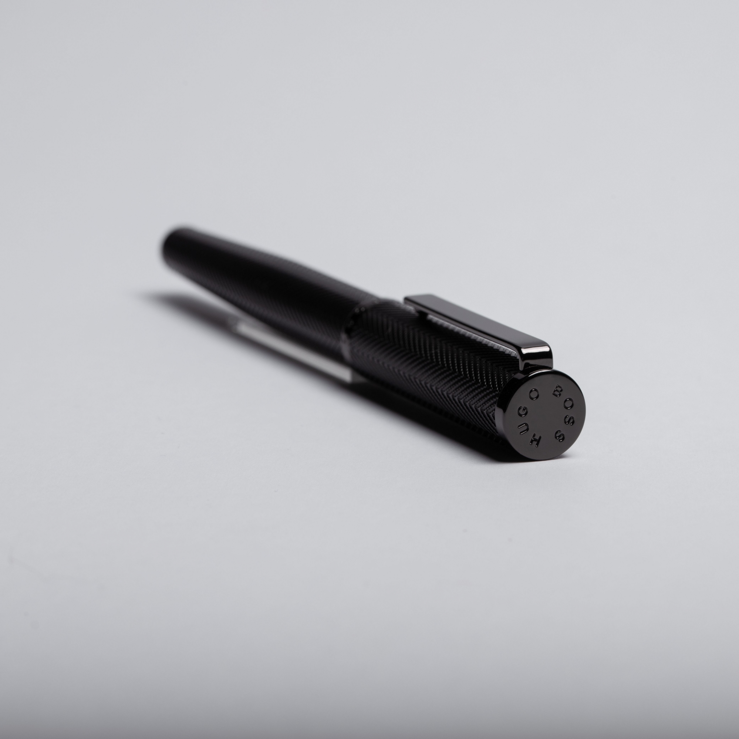 Hugo Boss Formation Herringbone Gunmetal Fountain pen - Vulpen ...
