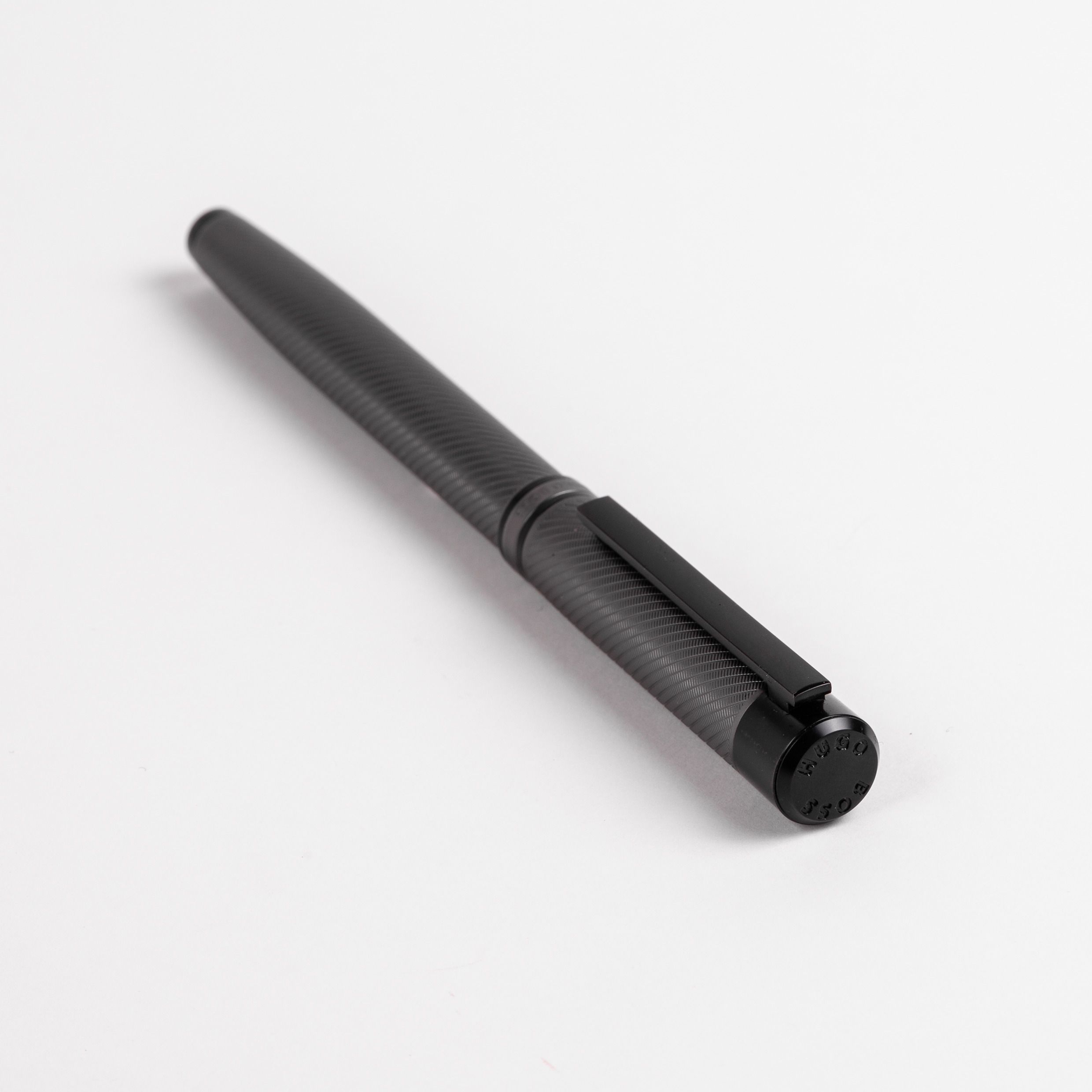 Hugo Boss Filament Gunmetal Fountain pen - Vulpen / Fountain pen ...