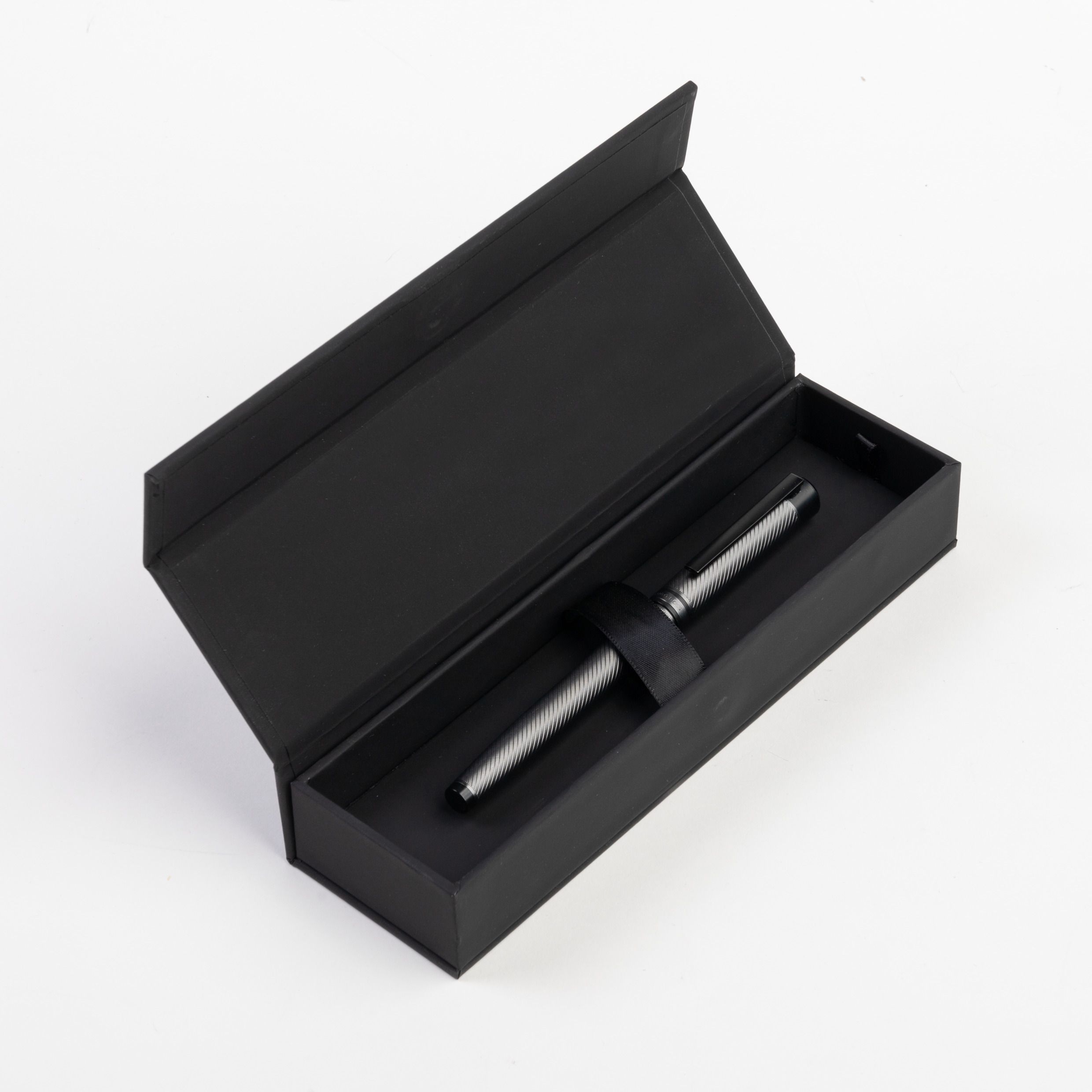 Hugo Boss Filament Gunmetal Fountain pen - Vulpen / Fountain pen ...