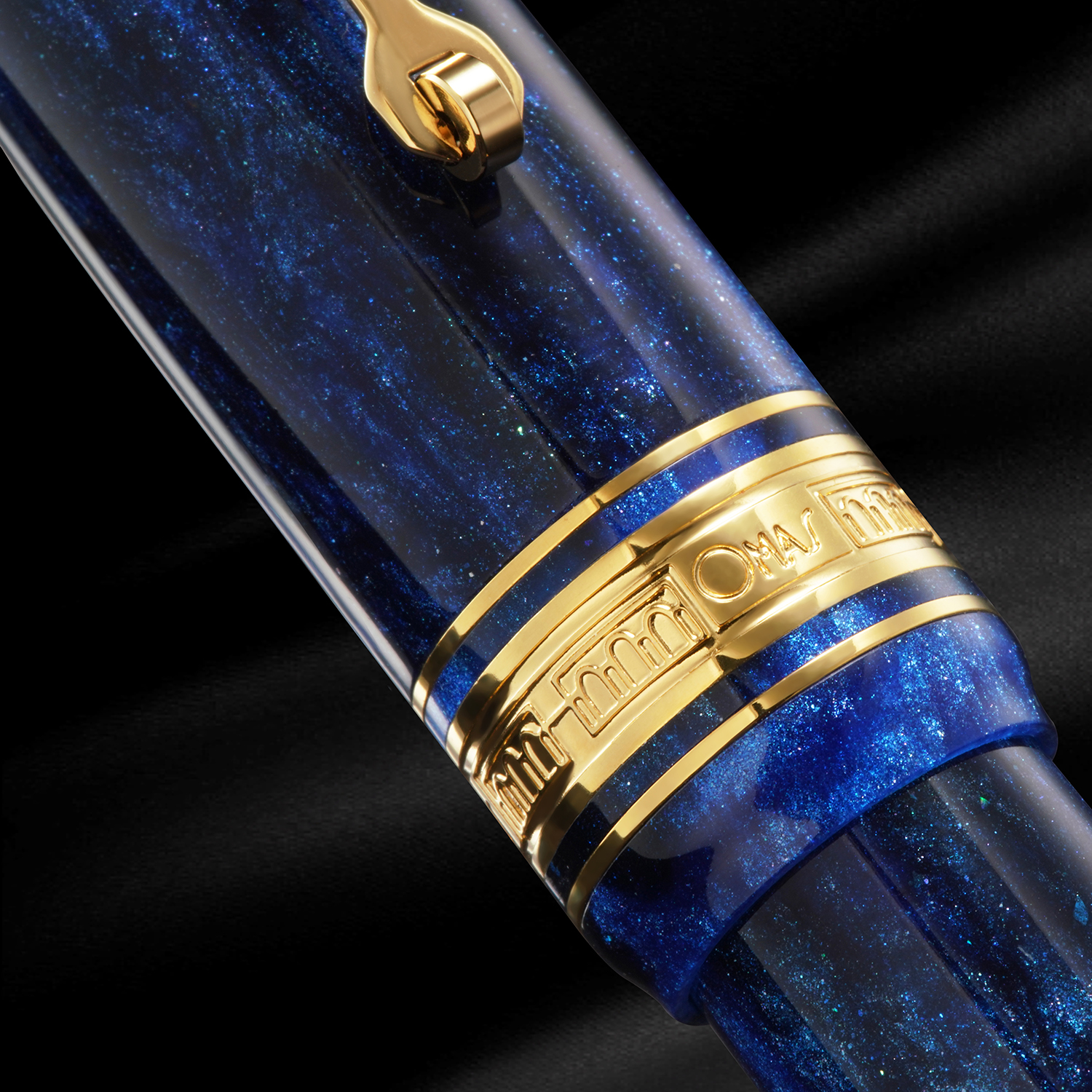 Omas Bologna Azzurro Diamante GT Fountain pen - Vulpen / Fountain pen | Appelboom.com