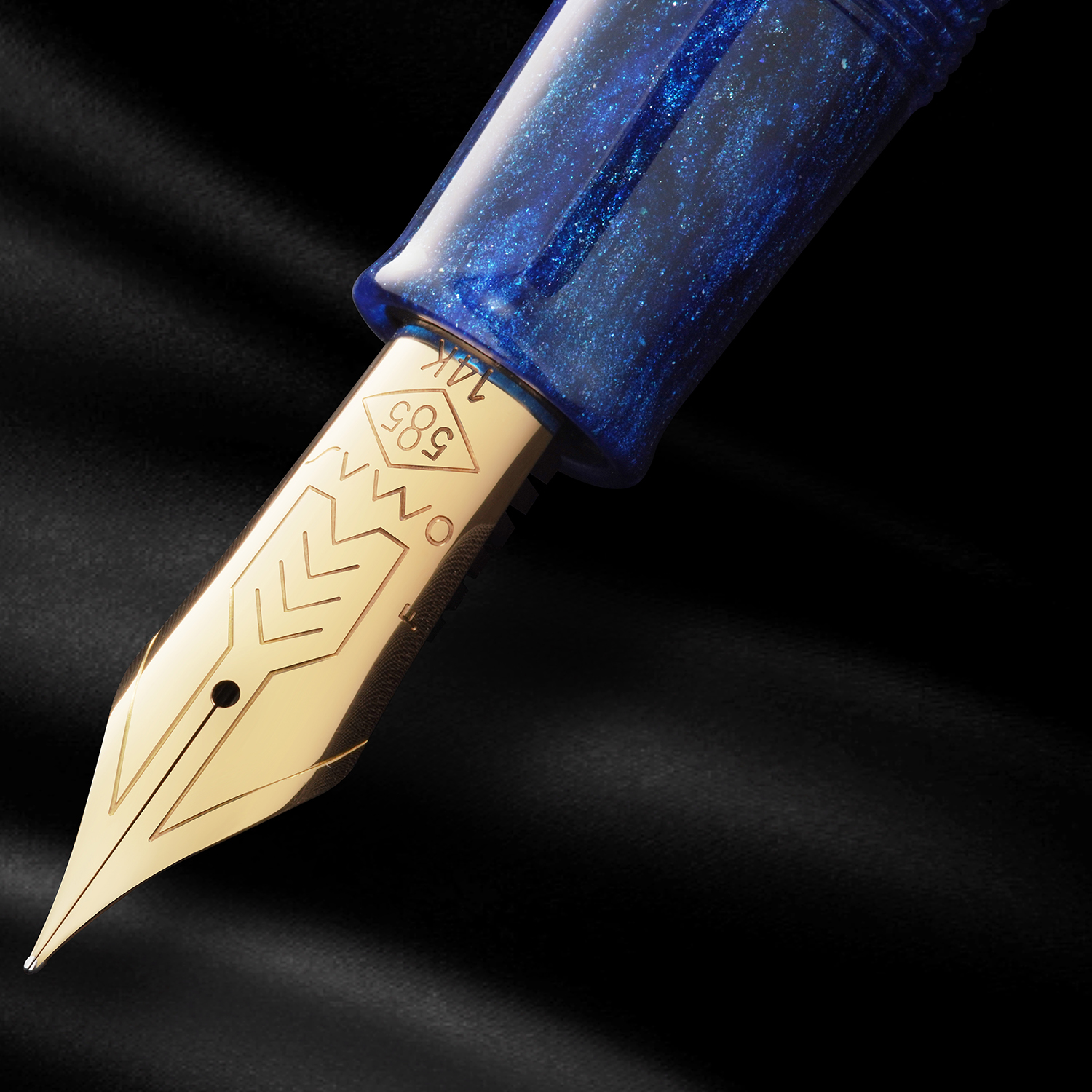 Omas Bologna Azzurro Diamante GT Fountain pen - Vulpen / Fountain pen | Appelboom.com