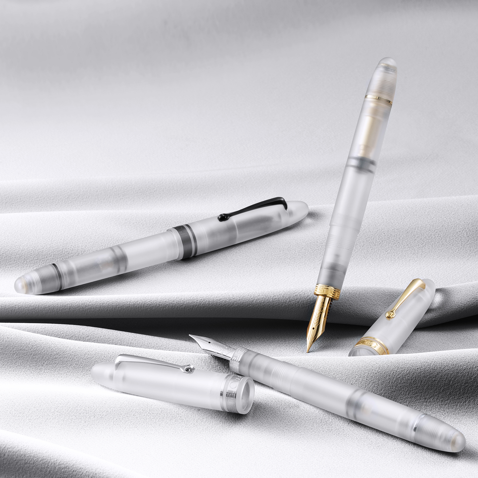 Omas Ogiva Frosted Demonstrator BT Fountain pen - Vulpen / Fountain pen | Appelboom.com