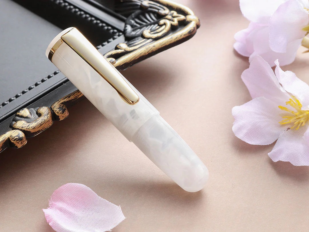 Wancher PuChiCo White Snow GT Fountain Pen - Vulpen / Fountain pen ...