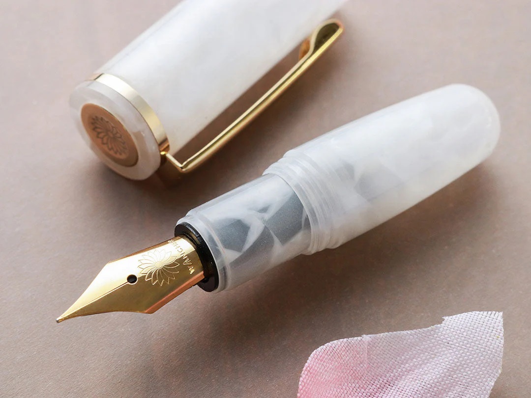Wancher PuChiCo White Snow GT Fountain Pen - Vulpen / Fountain pen ...