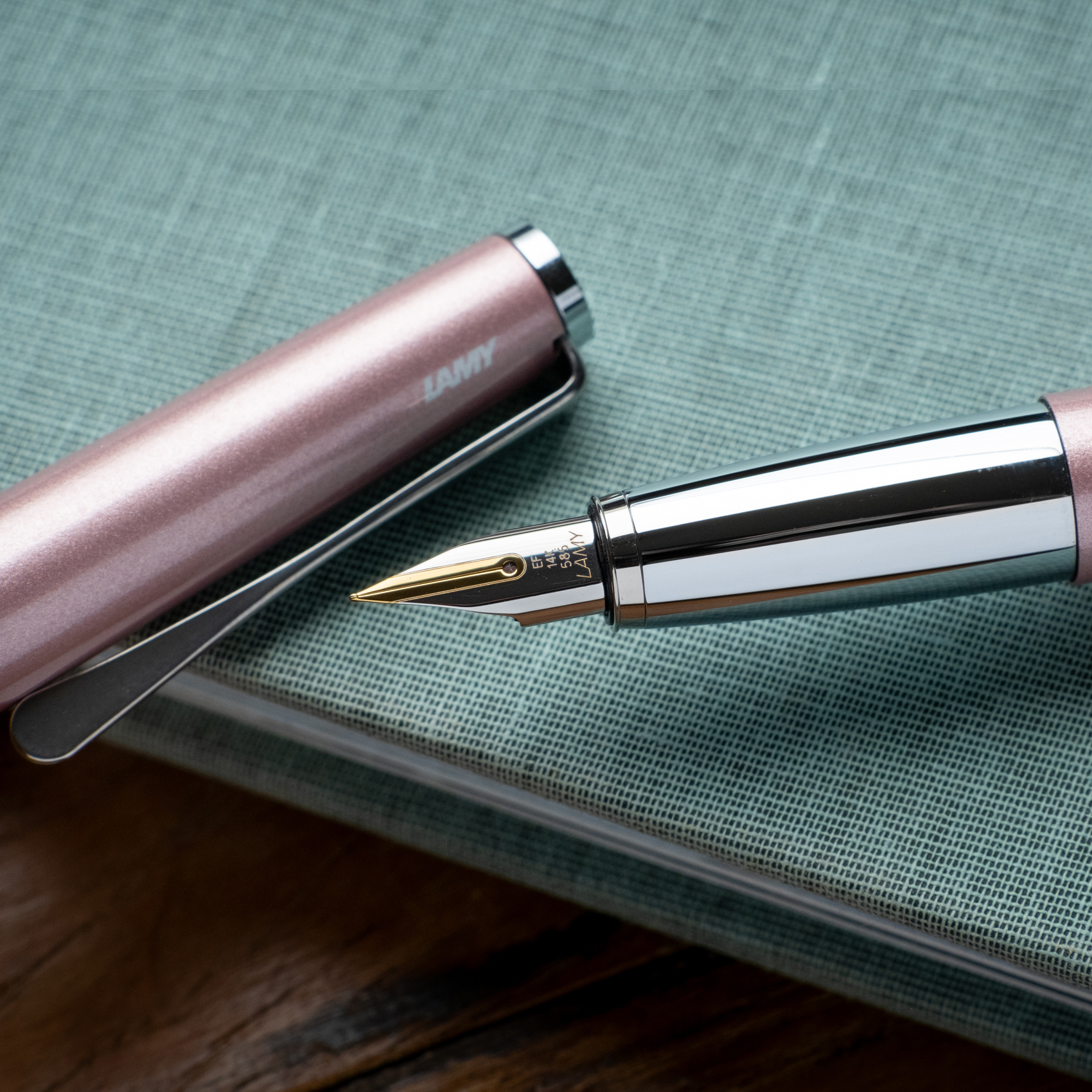 Lamy Studio Glossy Rose Fountain pen - 2024955626 | Appelboom.com